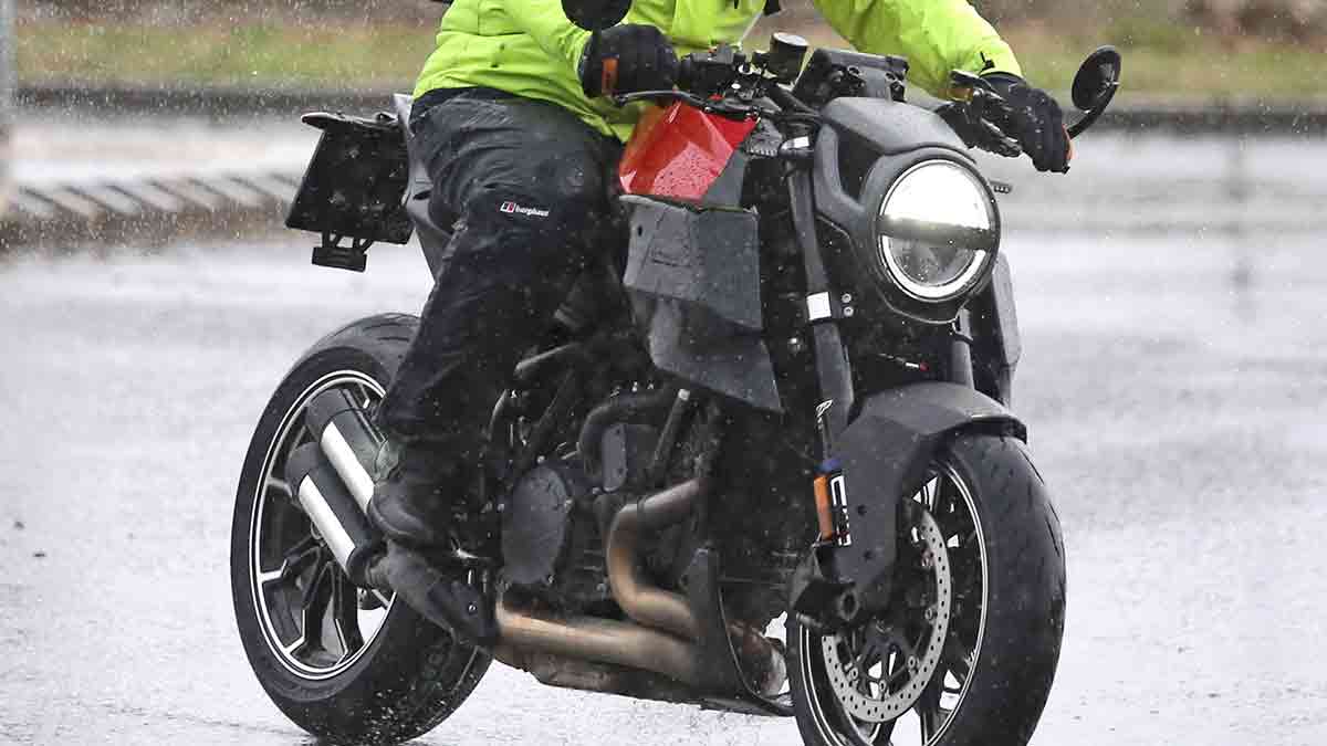 Husqvarna Vitpilen 1301 prototype gespot tijdens tests - Motornieuws